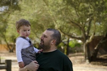 Good Dad or Bad Dad? Who Criticizes the Parenting Methods? - 7spsy